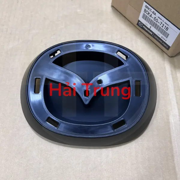 Đế bắt logo trước Mazda 3 2019-2023 chính hãng BCKA-50-721B